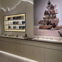 China Factory Price Perfume Display Cabinet Glass Showcase for Retail Store for sale