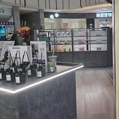 China Modern Minimalist Glass Showcase For Perfume Store for sale