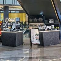 China Modern Minimalist Glass Showcase For Perfume Store for sale