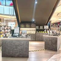 China Modern Minimalist Glass Showcase For Perfume Store for sale