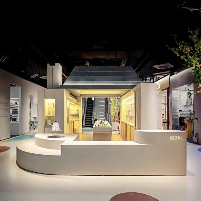 China Custom Luxury Perfume Display Cabinet Glass Showcase for Mall Cosmetic Shop for sale