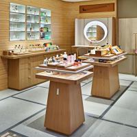 China Modern Glass Perfume Showcase Display Cabinet for Cosmetic Shop and Mall for sale