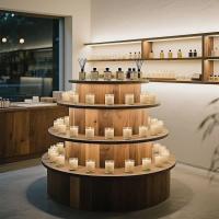 China Premium Custom Logo Perfume Display Showcase for sale