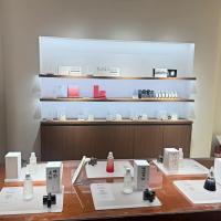 China Commercial Glass Perfume Display Cabinet Showcase for Cosmetic Retail Shop for sale