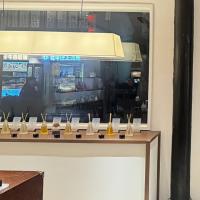 China Commercial Glass Perfume Display Cabinet Showcase for Cosmetic Retail Shop for sale