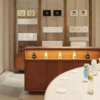 China High End Perfume Showcase Glass Display Cabinet for Cosmetic Retail Store for sale