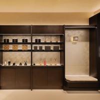 China Bracket Shelf Perfume Showcase Display Custom Shape Modern Perfume Display Cabinet for sale