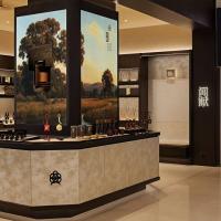 China Bracket Shelf Perfume Showcase Display Custom Shape Modern Perfume Display Cabinet for sale