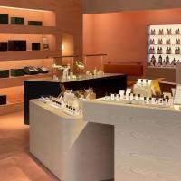 China Luxury Perfume Showcase Display Accent Shelf Perfume Shop Glass Perfume Display Case for sale