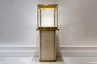 China Modern Square Jewelry Showcase Display Sets Lockable Tabletop Jewelry Display for sale