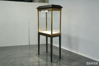 China Tall Jewelry Showcase Cabinet Two Tone Custom Jewelry Showcases Gold Black for sale