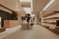 China Warm Cream Neutral Tone Women Clothing Store Interior Design with Modular Detachable Display System and Multi-Zone Functional Layout for sale