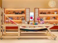 China Cream Light Wood Luxury Showcase Minimal Daily Colorful Handbag Display Case for sale