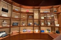 China 180mm Luxury Showcase Boutique Layout Luxury Bag Display Case for sale