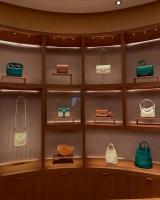 China 180mm Luxury Showcase Boutique Layout Luxury Bag Display Case for sale
