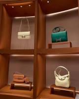 China 180mm Luxury Showcase Boutique Layout Luxury Bag Display Case for sale