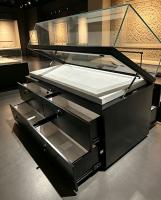 China Hydraulic Lift Museum Display Case With Anti UV Glass And Multi Lock Drawers For Cultural Relic Exhibit for sale