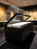 China Hydraulic Lift Museum Display Case With Anti UV Glass And Multi Lock Drawers For Cultural Relic Exhibit for sale