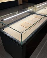 China Sealed Museum Display Case With UV-Blocking Glass And Adjustable LED Light For Gallery Exhibits for sale