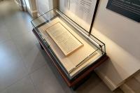 China Solid Wood Antique Museum Display Case Recyclable Collectors Museum Display Case for sale