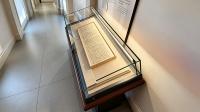 China Solid Wood Antique Museum Display Case Recyclable Collectors Museum Display Case for sale