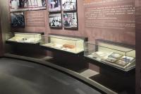 China Wall Mount Museum Exhibit Cases Built In LED UV Proof Glass For Historical Archives for sale