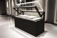 China Horizontal Museum Glass Display Cabinets Pedestal Display Cases Multi Tier for sale