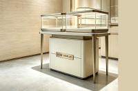 China Luxury LED Lighted Jewelry Showcase Display with Ultra White Tempered Glass and Customizable Dimensions for sale