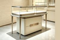China Luxury LED Lighted Jewelry Showcase Display with Ultra White Tempered Glass and Customizable Dimensions for sale