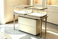 China Luxury LED Lighted Jewelry Showcase Display with Ultra White Tempered Glass and Customizable Dimensions for sale
