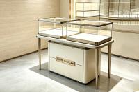 China Luxury LED Lighted Jewelry Showcase Display with Ultra White Tempered Glass and Customizable Dimensions for sale