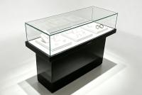 China Ultra Clear Tempered Glass Jewelry Display Counter with Lockable Storage Drawers and 1200*550*950mm Dimensions for sale