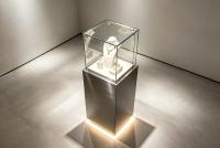 China Custom Square Jewelry Display Cabinet with Ultra Clear Tempered Glass and Brushed Stainless Steel Pedestal Featuring Hidden LED Light Strip for sale