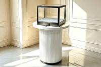 China Modern Lockable Glass Box Jewelry Display Stand with LED Illumination and Fluted Cylindrical Pedestal for sale