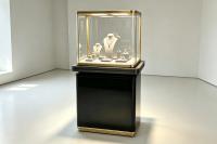 China Luxury Square Jewelry Display Cabinet with Gold Metal Frame, Tempered Glass, and Lockable Storage for sale