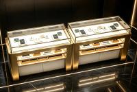China Luxury Jewelry Showcase Display with Brushed Gold Frame, Lockable Glass Showcase, and 1200*550*950mm Dimensions for sale