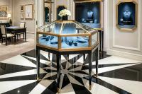 China High-End Oval Jewelry Island Showcase with Curved Tempered-Glass and LED Accent Lighting Featuring Lockable Drawer for sale