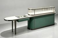 China Luxury Jewelry Showcase with Curved Tempered-Glass Display and Dark-Green Leather Wrapped Base Featuring Integrated Consultation Table for sale
