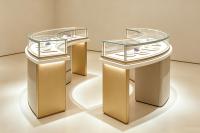 China Luxury Curved Tempered-Glass Jewelry Display Counter with Built-in LED Light and Leather-Wrapped Panel for sale