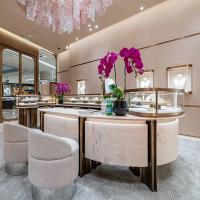 China Custom Luxury Jewelry Showcase with Curved Glass and One-Stop Service for Boutique Stores for sale