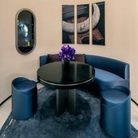 China Modern Light-Luxury Jewelry Showroom with Curved Showcase and Full-Store Custom Fit-Out for sale