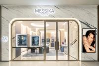 China Modern Light-Luxury Jewelry Showroom with Curved Showcase and Full-Store Custom Fit-Out for sale