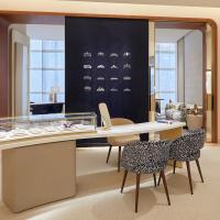 China Modern Light-Luxury Style Jewelry Showroom with Ultra-Clear Tempered Glass and One-Stop Full-Store Custom Service for sale
