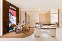 China Luxury Jewelry Showroom with Full-Store Customization Featuring Textured Curved Showcases and Italian-Inspired Aesthetics for sale