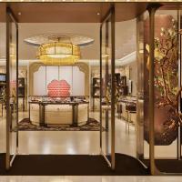 China Luxury Jewelry Showroom with Full-Store Customization, Curved Glass Island Showcase & Multi-Tier Wall Display for sale