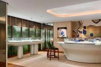 China Modern Luxury Jewelry Showroom with Full-Store Custom Organic Curved-Pillar Display and Artistic Textured Wall Panels for sale