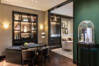 China Neo-Classical Luxury Jewelry Showroom with Full-Store Customization and Private VIP Lounge for sale