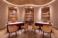 China Art-inspired Retro Luxury Jewelry Boutique with Curved Round Display Counter & VIP Private Lounge for sale