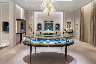 China New-Classical French Style Jewelry Boutique with Full-Store Customization and Oval Gold-Trim Island Showcase for sale