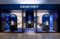 China French Neo-Classical Jewelry Showcase Display with Curved Glass and Full-Store Custom Boutique Showcase for sale